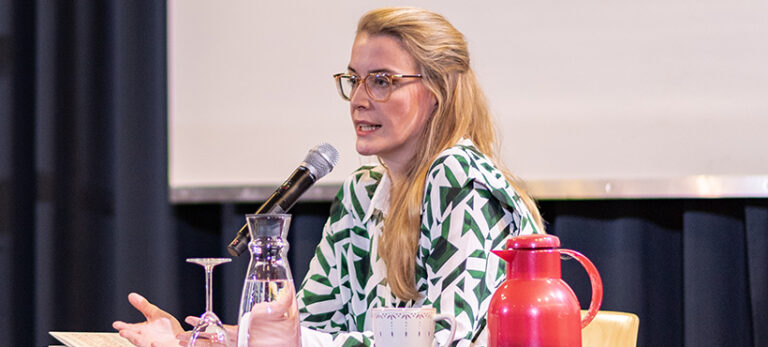 Annika Brockschmidt - Deutsch-Amerikanisches Institut. Haus der Kultur.